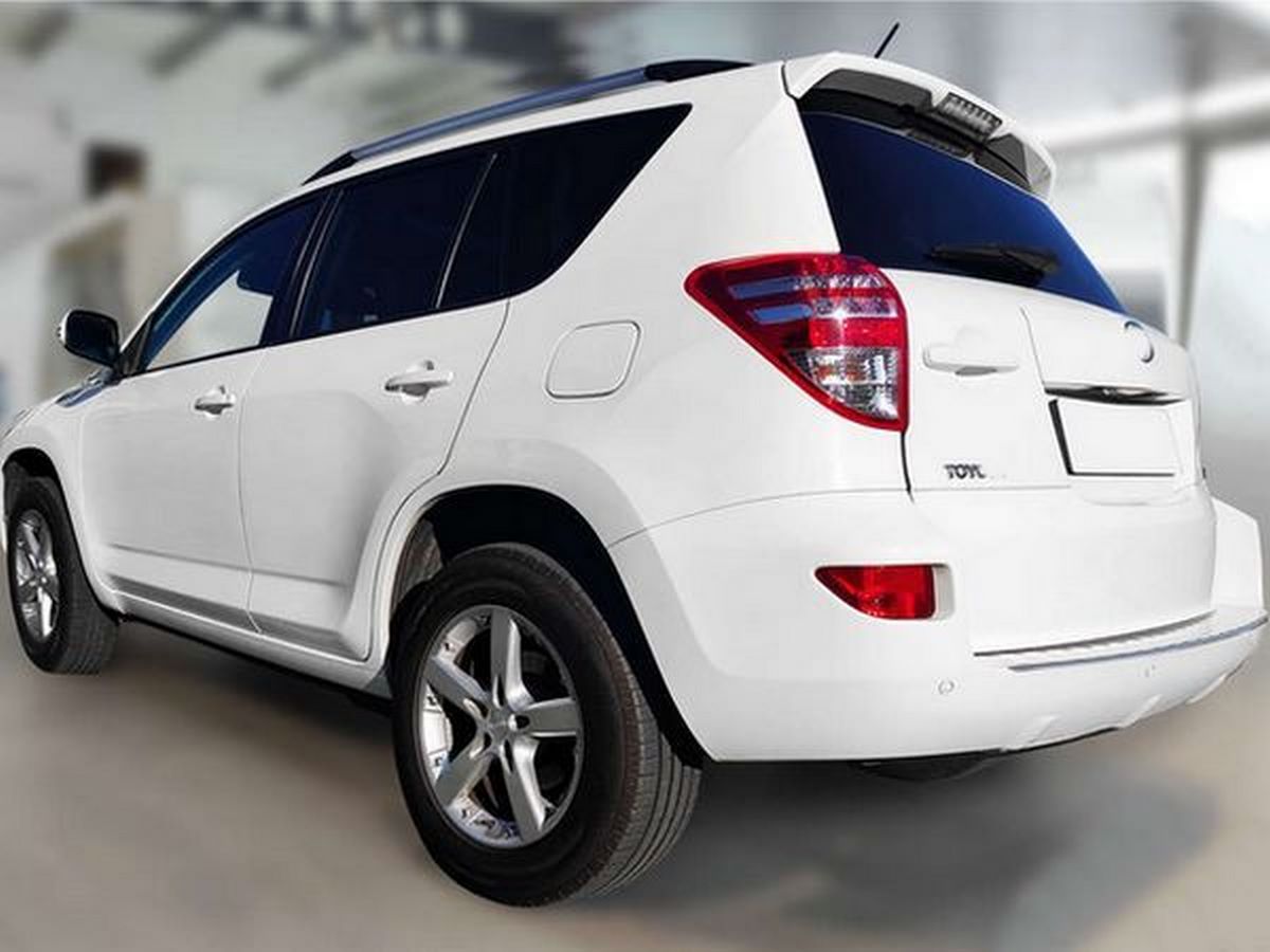 Накладка на задній бампер Toyota Rav4 III (XA30) без запаски - V-Tuning